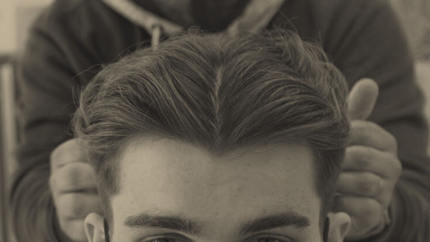 The Middle Part Haircut: Balanced and Timeless Elegance – NOAH