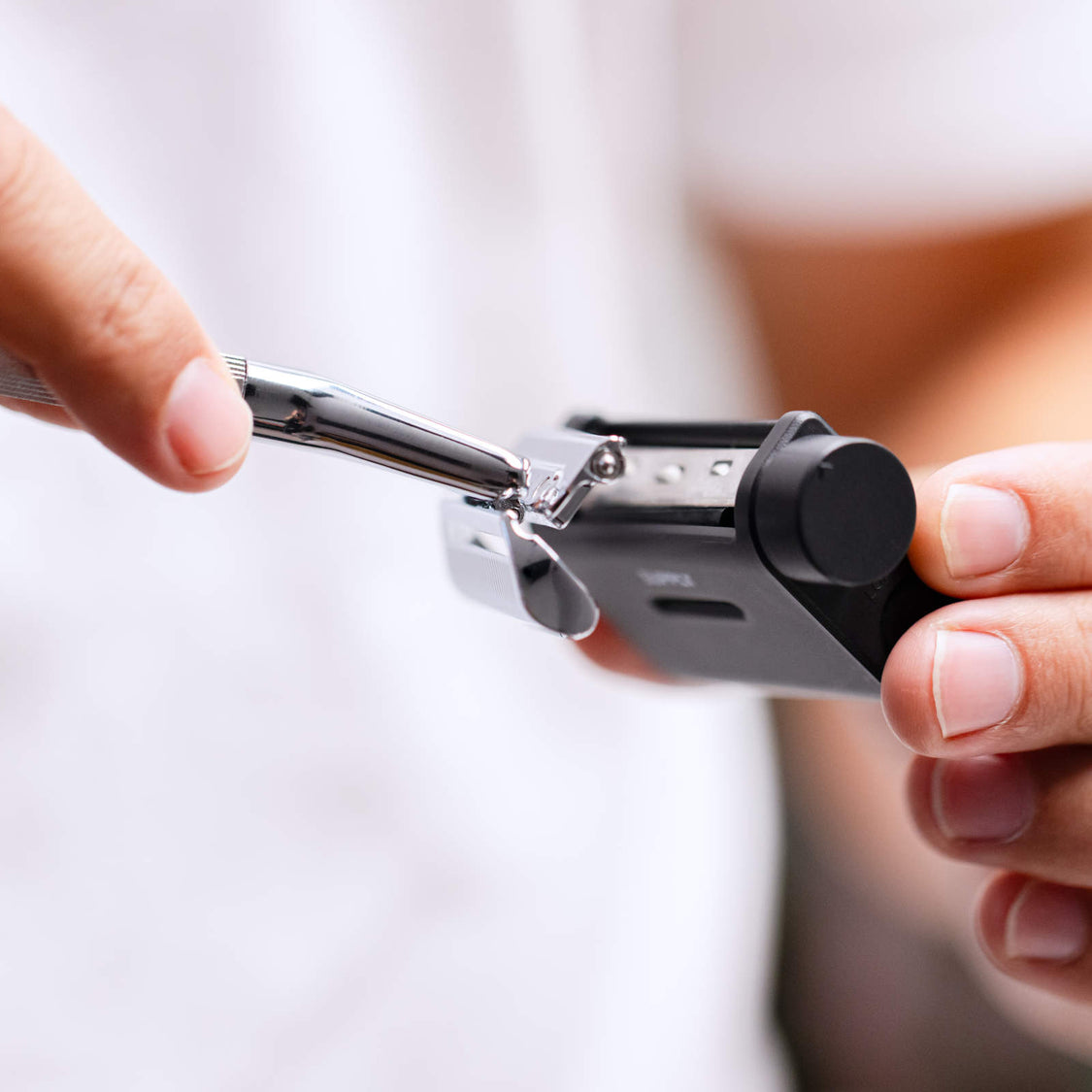 Supply The Single Edge Max Razor – NOAH